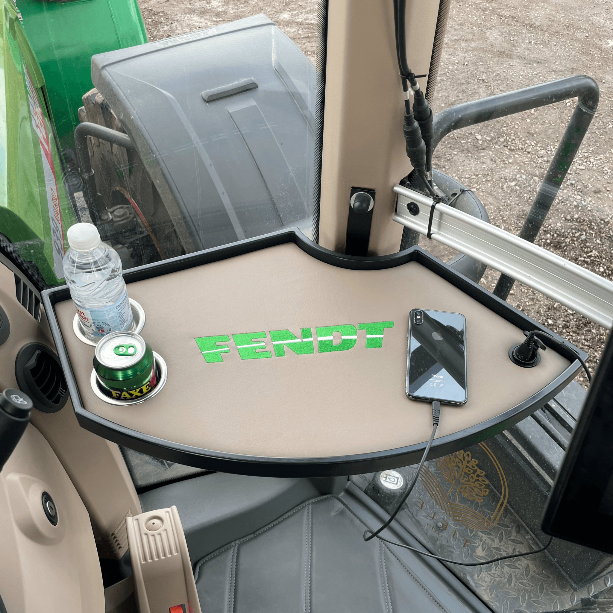 How To Mount: Fendt 900,1000-Series CabTable™ – Cabgear